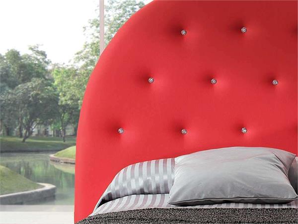 Bed with heart headboard - Amy