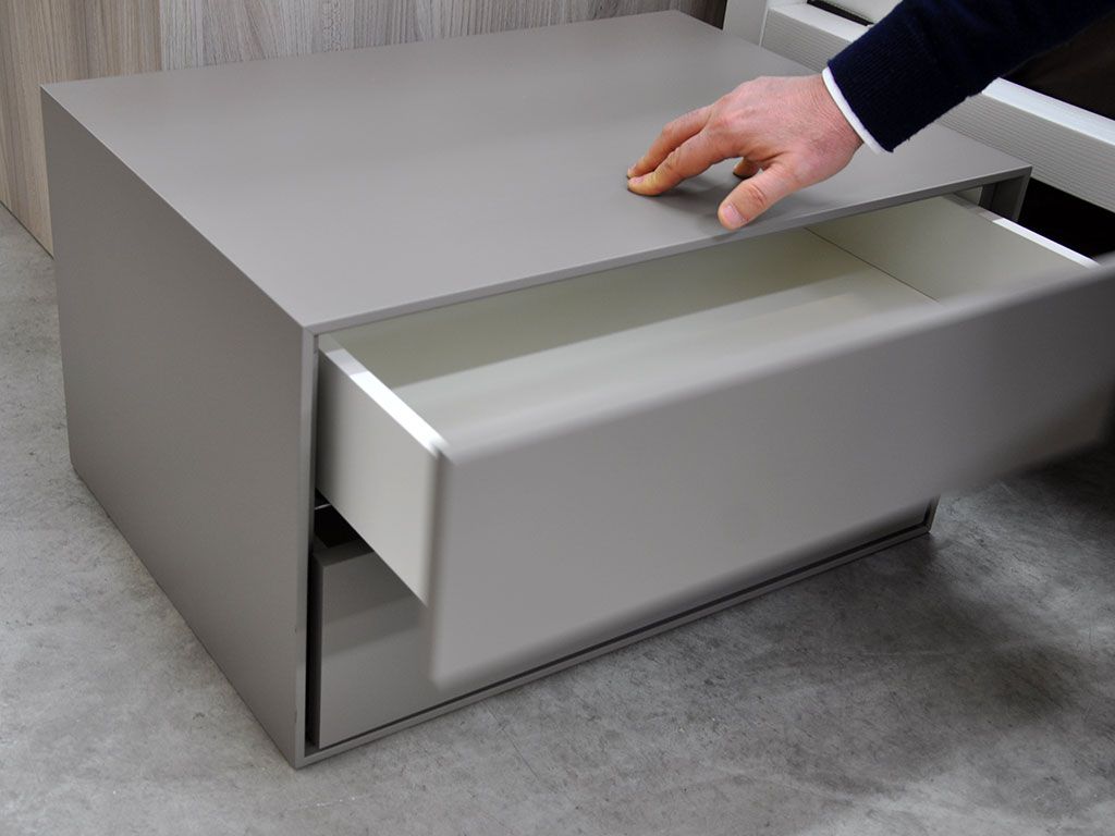 Table de nuit grande suspendue avec 2 tiroirs Tratto